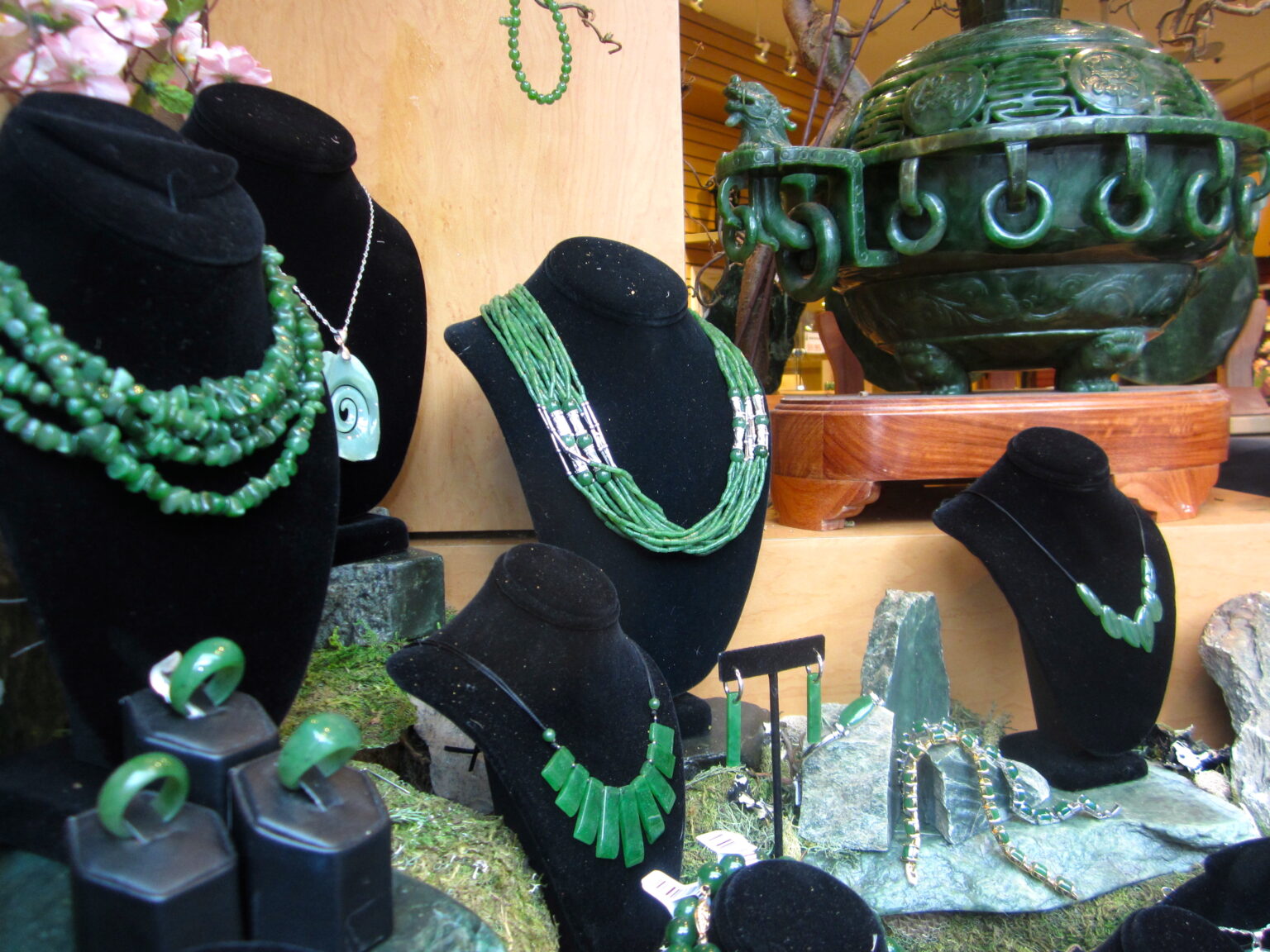 Vancouver - Shopping for Jade - Marie-Claude Arnott