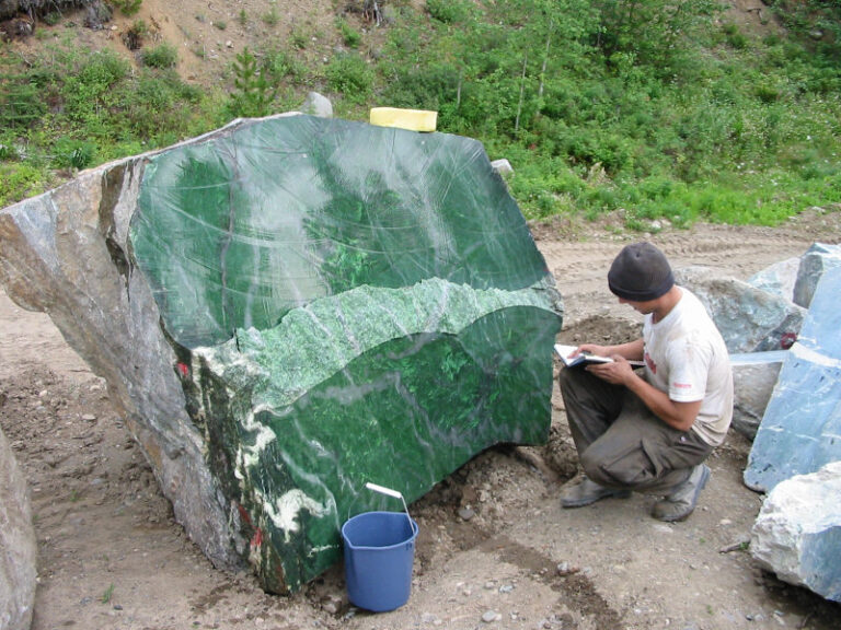 Vancouver - Shopping for Jade - Marie-Claude Arnott